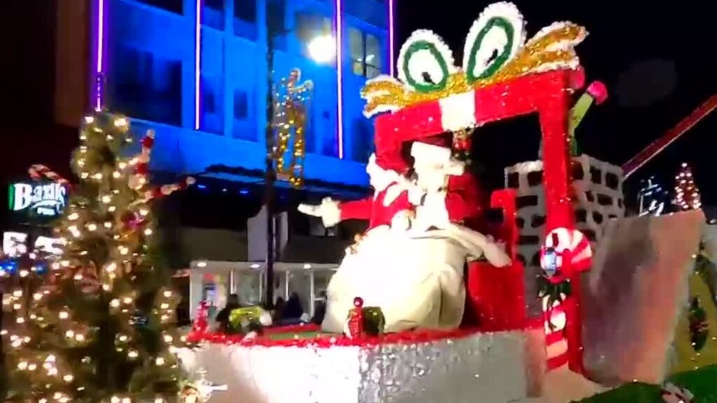 Downtown Appleton Christmas Parade delivers holiday spirit