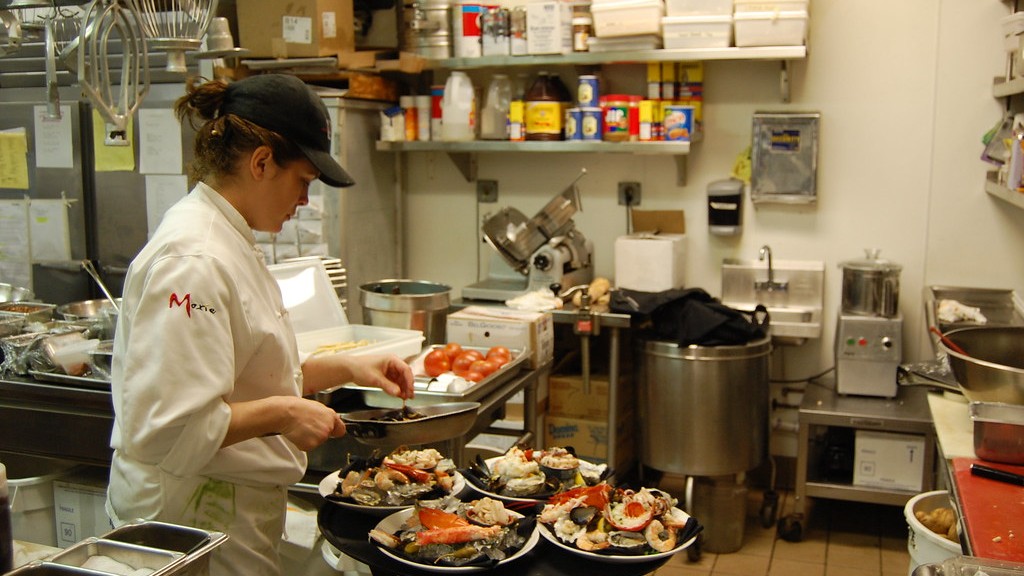 15 Restaurant Tricks Chefs Use That Home Cooks Rarely Imagine