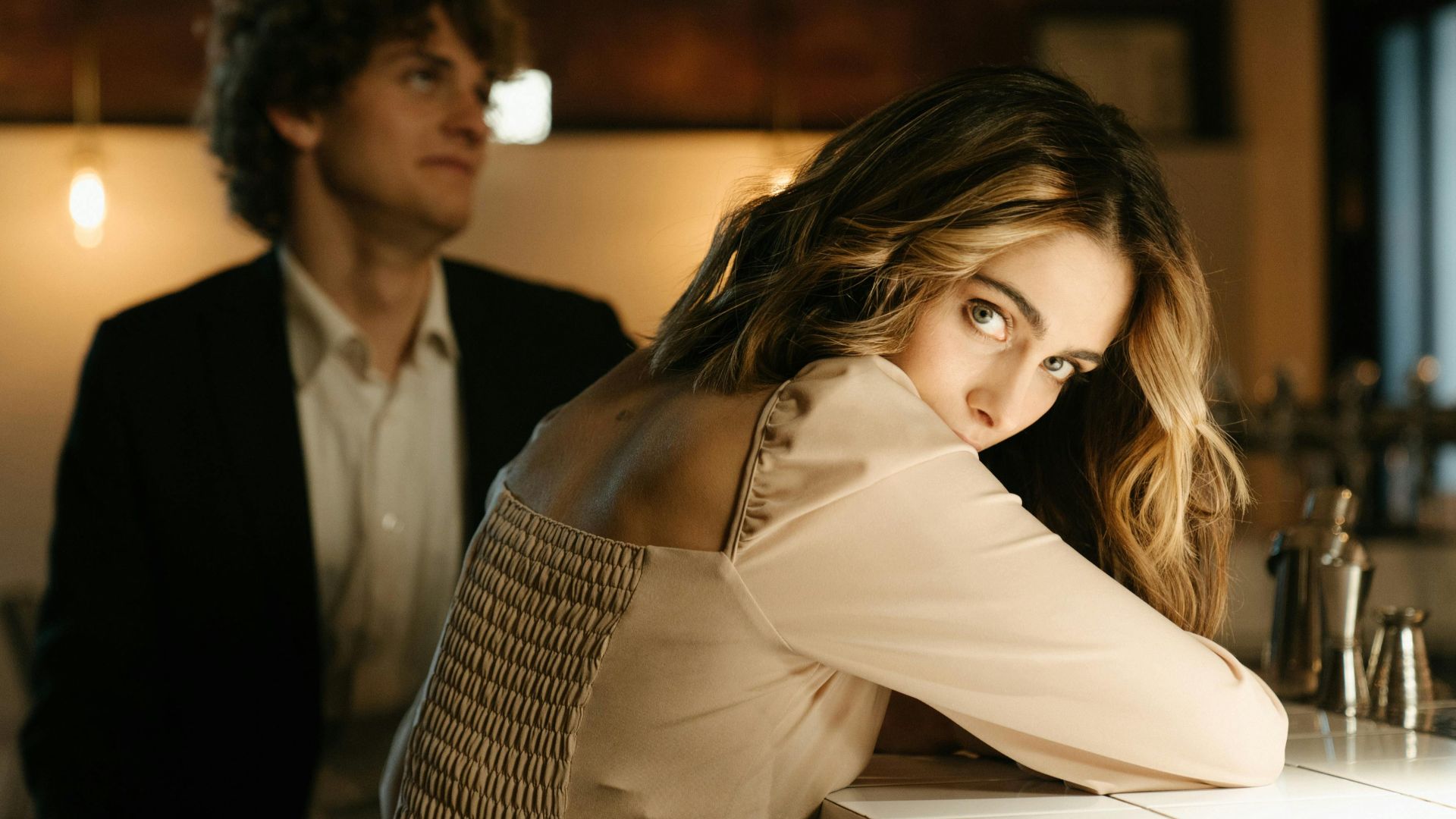 20 Flirtatious Behaviours You Do Without Realizing