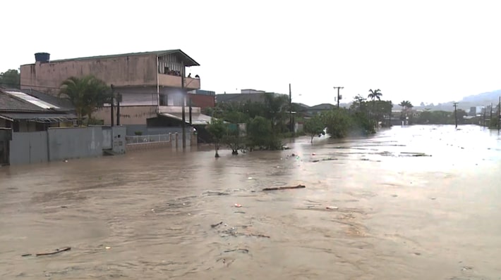 Seis cidades decretam estado de emergência após chuva causar destruição ...
