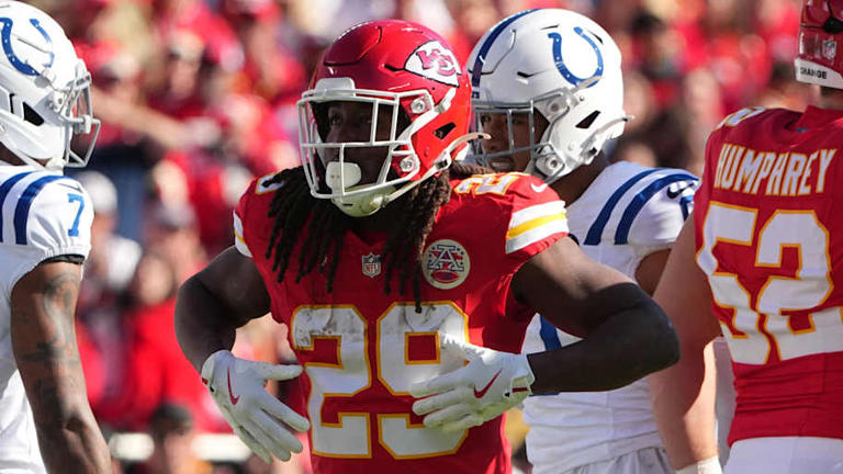 2 Revealing Fantasy Stats from Chiefs' Vital Win Over Colts