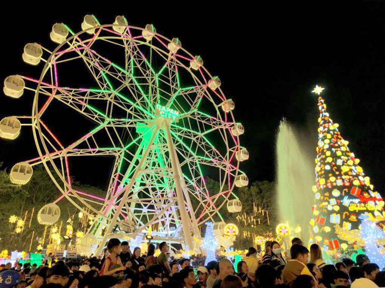 Gapan City lights Christmas display
