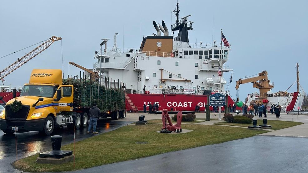 Coast Guard delivers 1,200 Christmas trees to Chicago, honoring ...