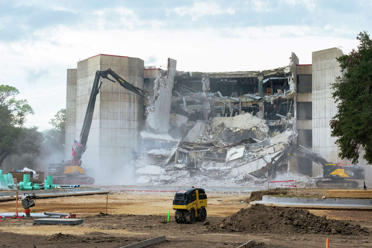 'End of an era': Historic University of Houston structure demolished