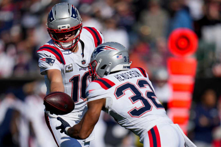 Best SNF player prop bets, latest odds for Patriots at Ravens in Week 16