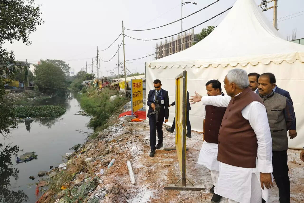 Fast-track drain works to open alternate roads in Patna: Nitish