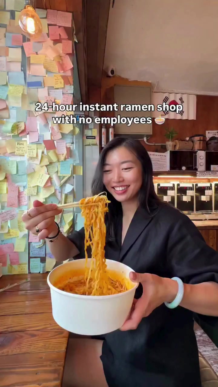 24-Hour Instant Ramen Shop with No Employees