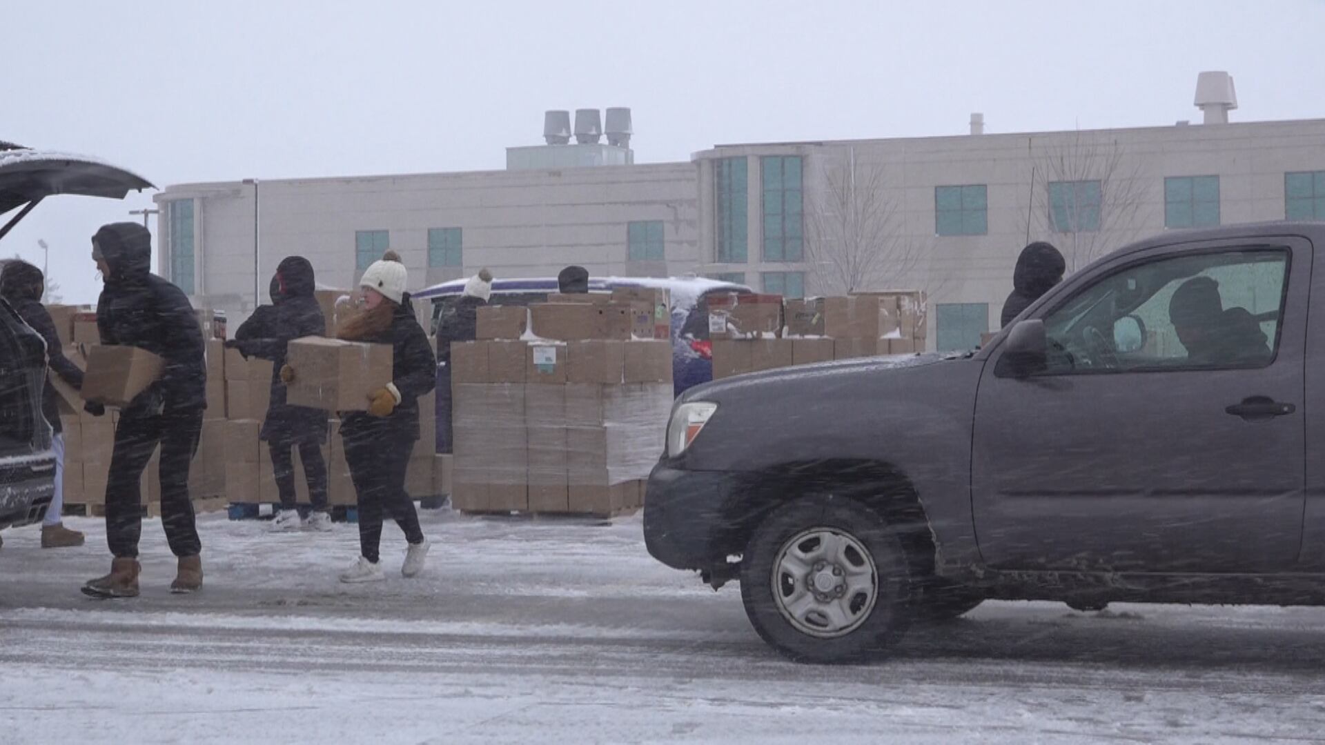 Fill the Dome food drive goes mobile as students hand out donations