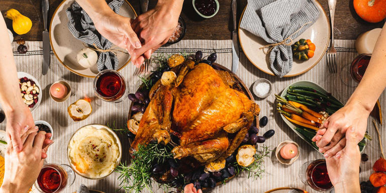 Happy Thanksgiving 2025: Wishes and Messages to Send Everyone