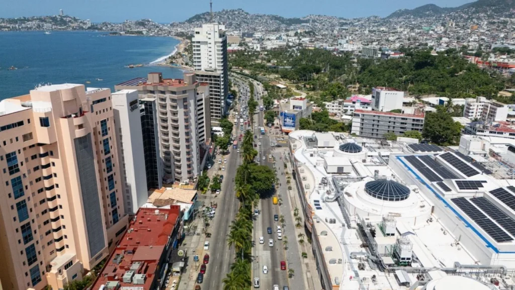 Modernizan la costera Miguel Alemán en Acapulco para fin de año