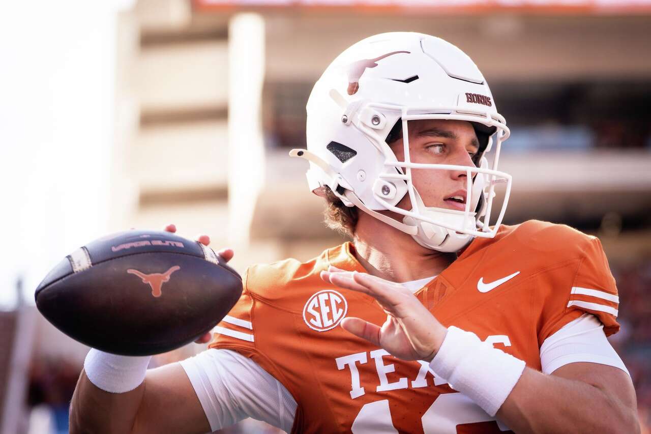 Arch Manning coming back to Texas, reportedly won't enter 2026 NFL draft