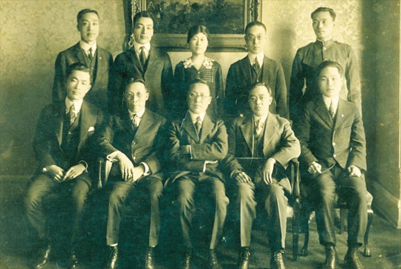 Korean Commission Distributes Independence Books to U.S. Supporters