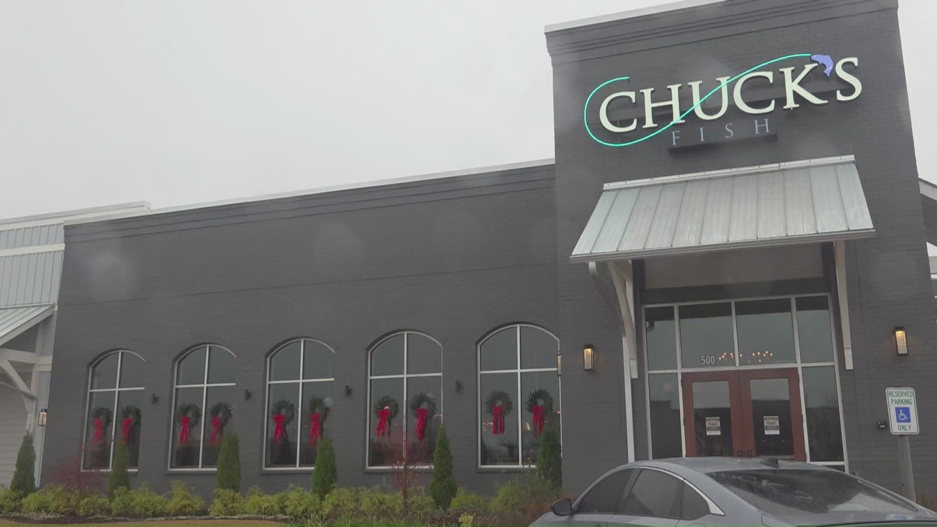 Chuck's Fish in Madison prepares community Thanksgiving feast with ...