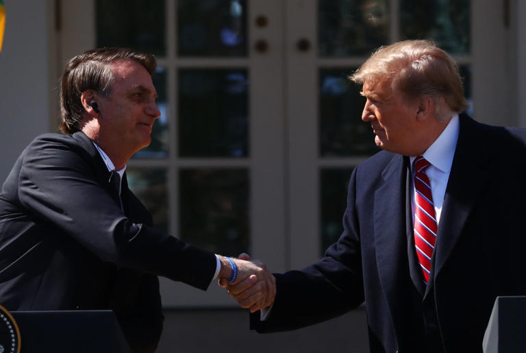 Bolsonaro Begins Sentence Behind Bars as Downfall Deepens