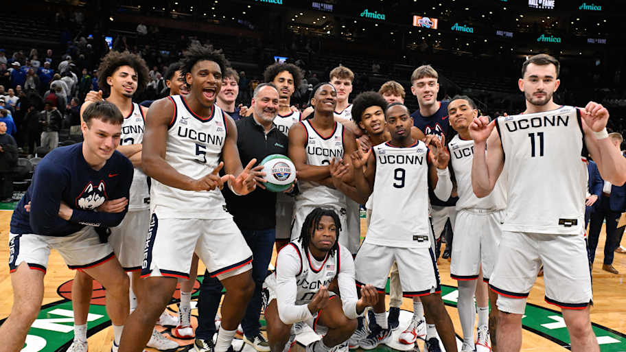 First Look at Illinois Basketball's Game 8 Opponent: UConn Huskies