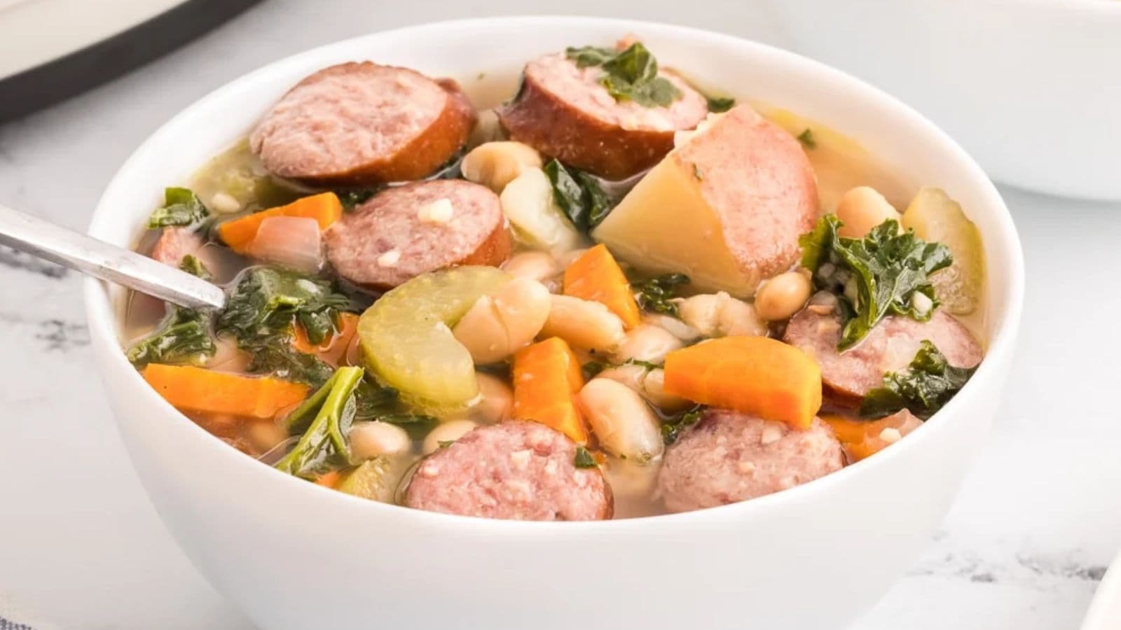 14 slow cooker bean soups that taste better the longer they simmer