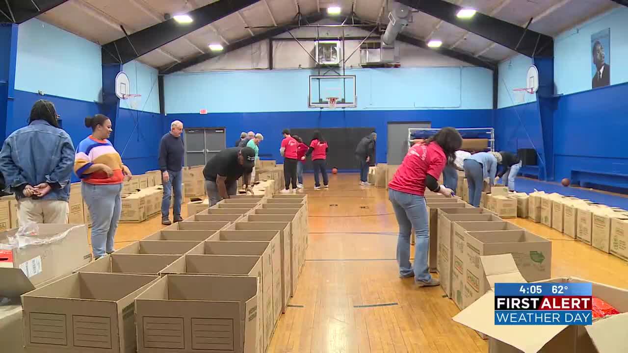AD Lewis Community Center gives out Thanksgiving food boxes