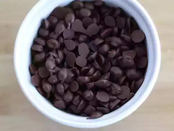 Home-made chocolate chips - video recipe