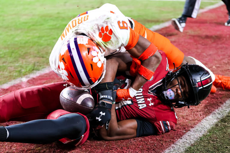 Start time, channel, announcers for Clemson football vs South Carolina