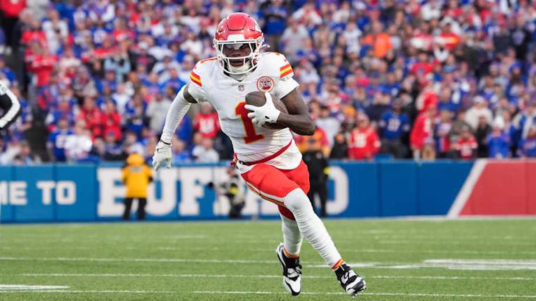 Fantasy Football Week 13 Start ‘Em, Sit ‘Em: Xavier Worthy vs Romeo Doubs
