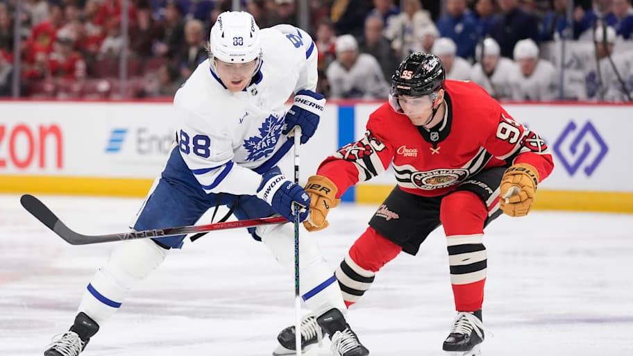 Blackhawks go back to 12-6 lineup against Maple Leafs