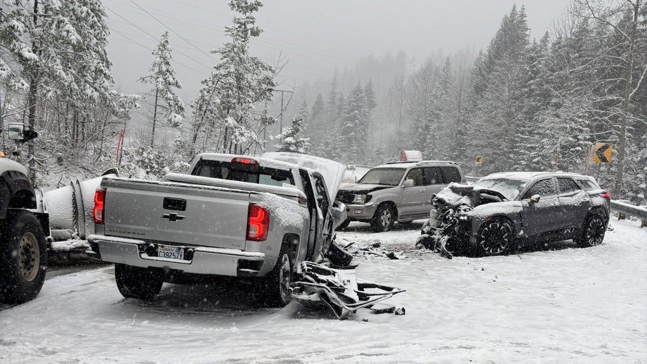 US-2 reopens near Stevens Pass after crash, snow hits WA passes