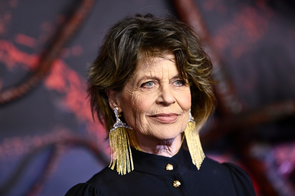 ‘Stranger Things' Star Linda Hamilton Rejects Anti-Aging Obsession ...
