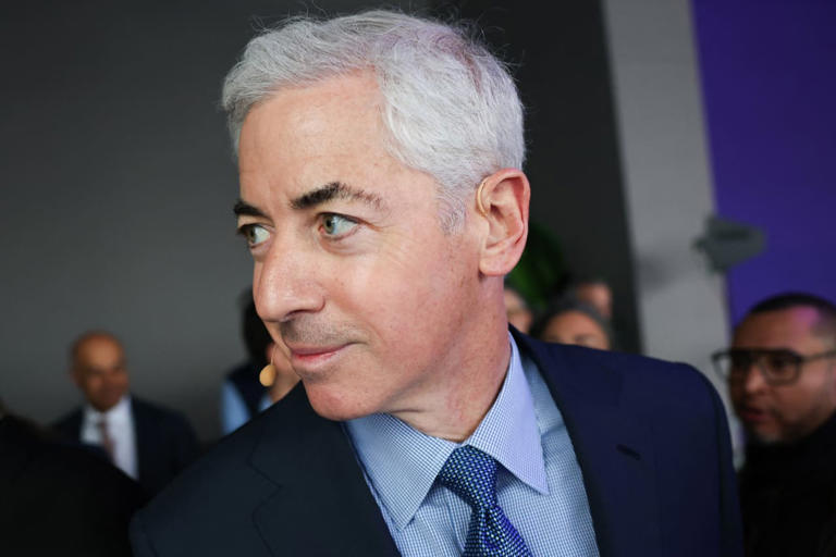 Ackman Seeks to Sell New Fund With a Bonus: a Stake in His Firm