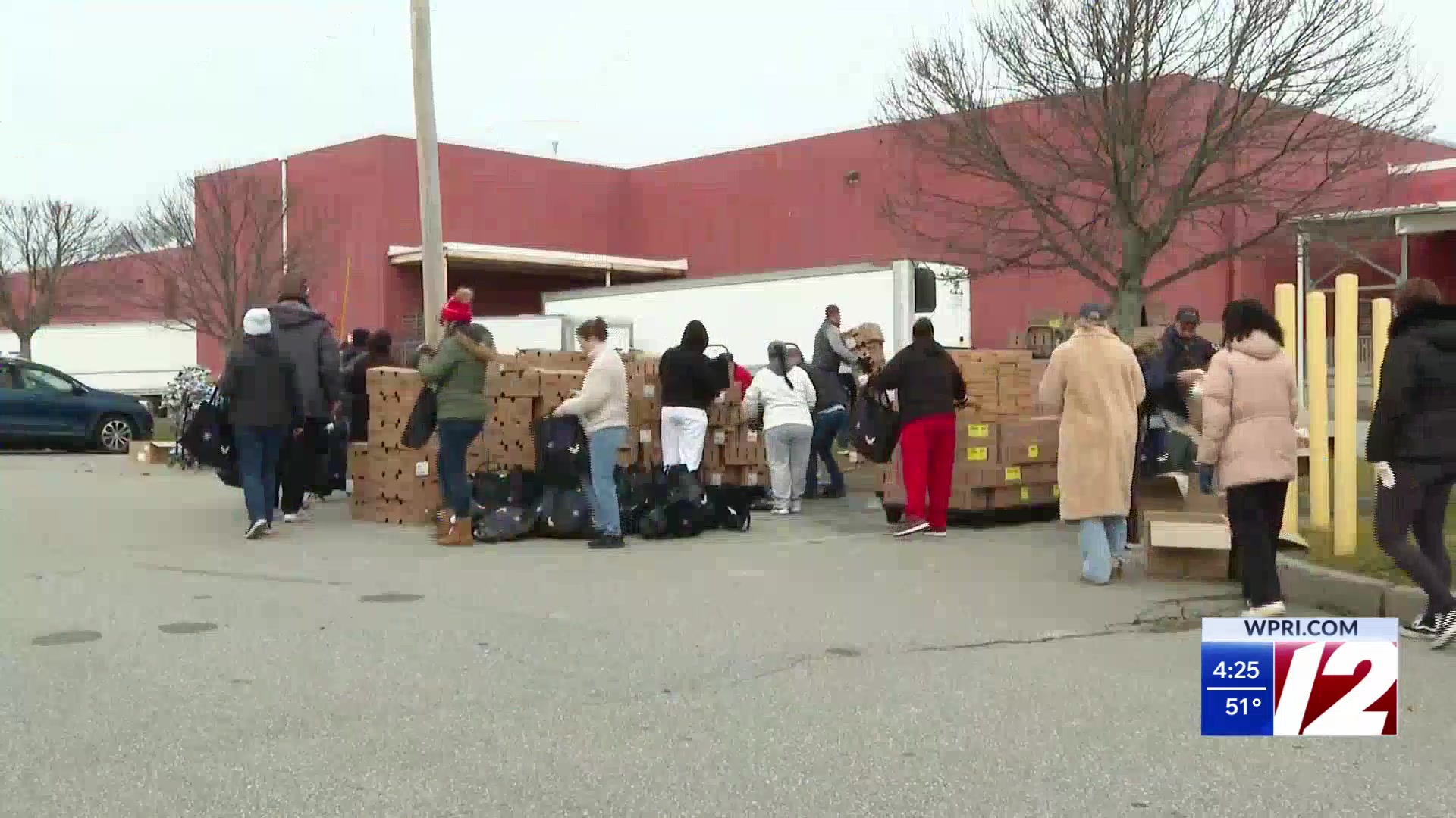 Rob Levine Law Firm helps community with Thanksgiving meal giveaway