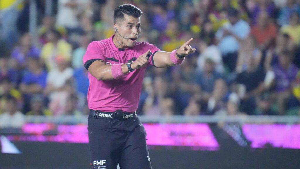 El árbitro Guillermo Pacheco, designado para el Chivas vs Cruz Azul de ...