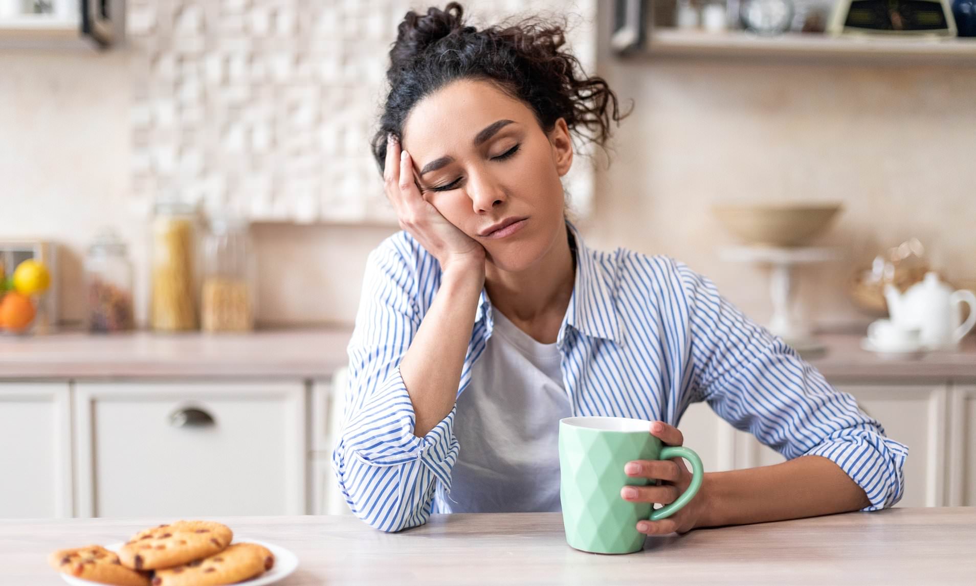 Drinking four cups of coffee a day could help you live LONGER ...