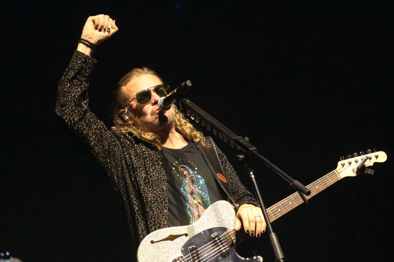 Mexican rock legends Maná return to Fresno's Save Mart Center for ...