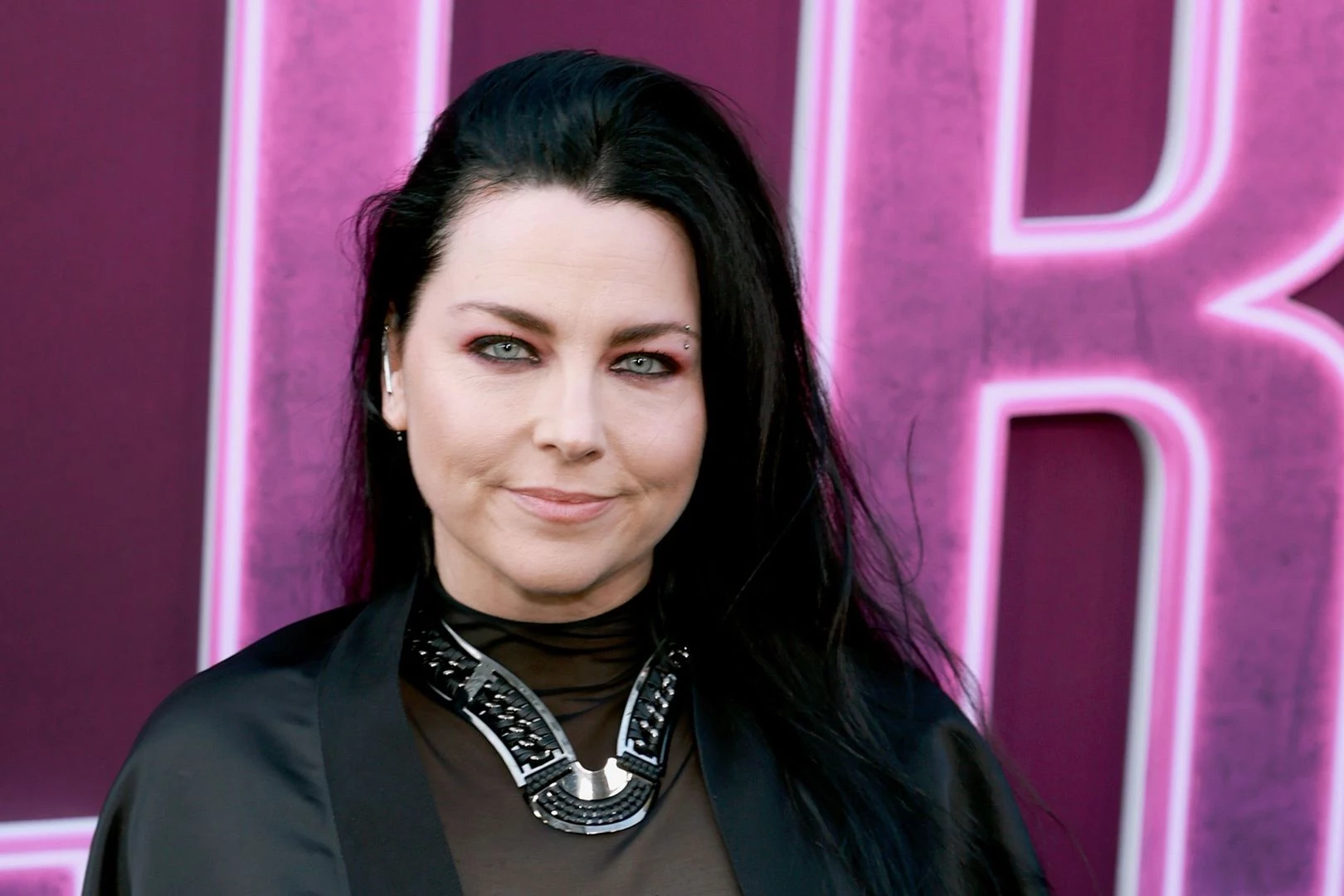 Evanescence anuncia turnê mundial para 2026 com presença feminina marcante