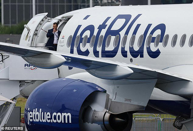 JetBlue slashes hundreds of flights on one of its busiest vacation routes