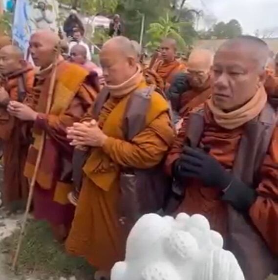 19 Buddhist monks walking across America praying for peace arrive in ...