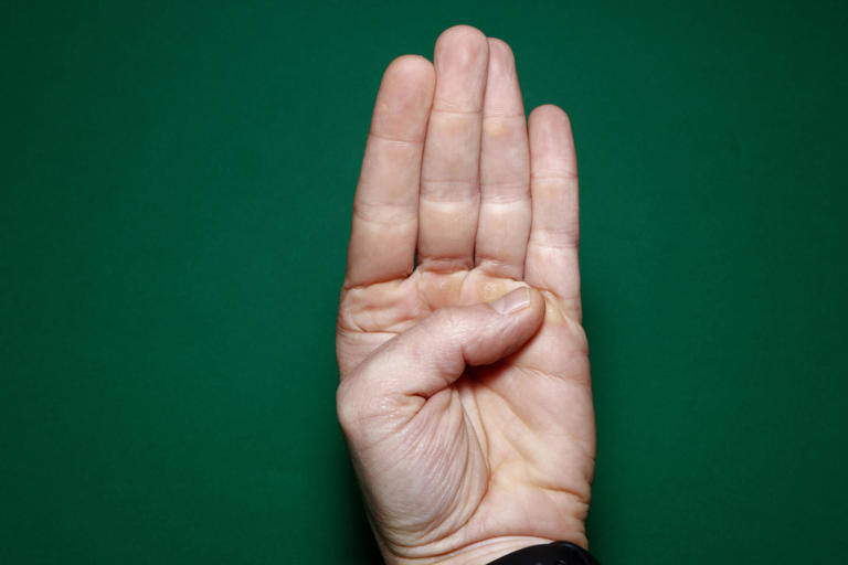 The simple 'signal for help' hand gesture women can use if they feel ...