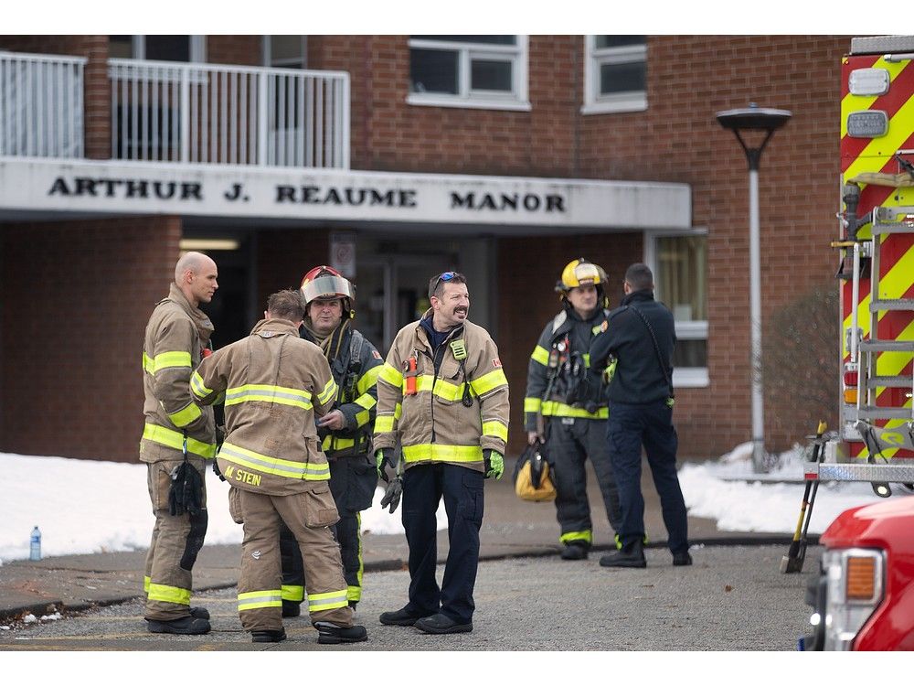 Mill Street apartment fire on Windsor's west side produces heavy smoke