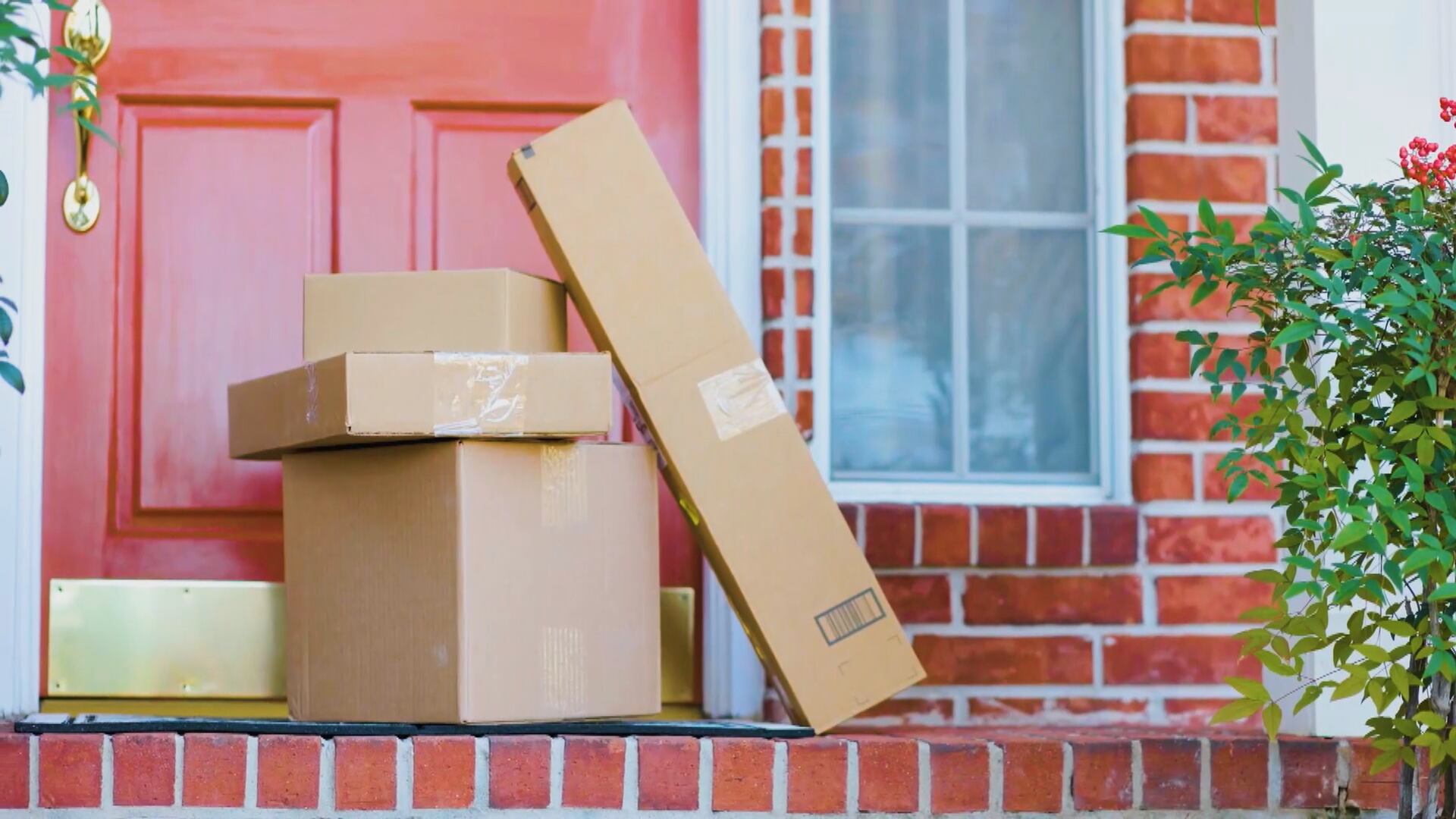 Police warn of package theft spike during holiday shopping season
