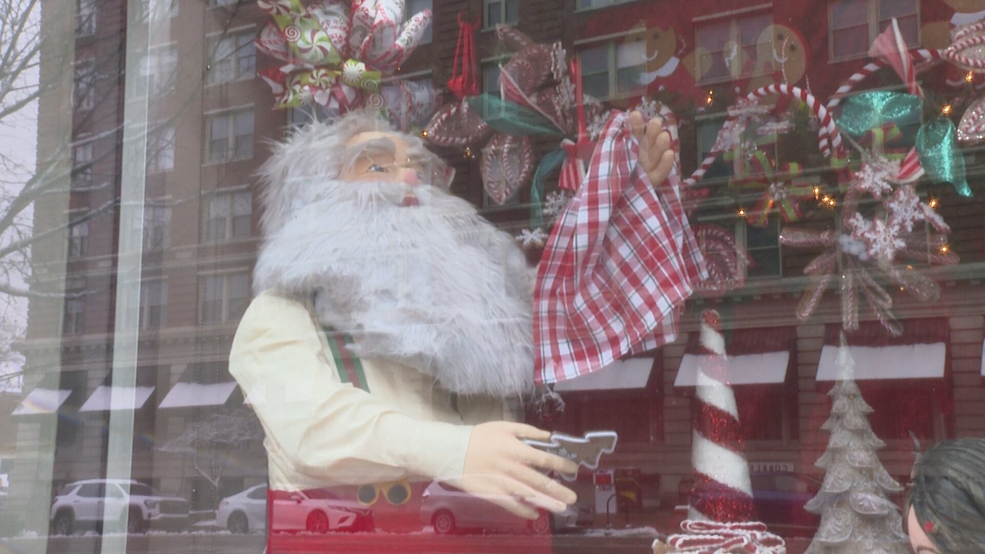 Peoples Bank sets up annual Christmas window display
