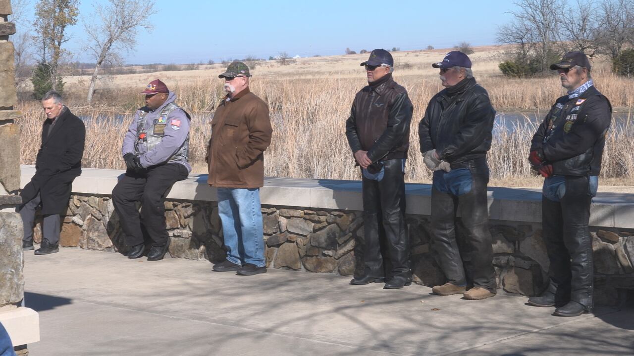Fort Sill National Cemetery joins hands with community to pay respects ...
