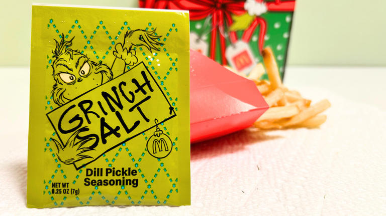Review: McDonald's Dill Pickle Grinch Salt McShaker Fries Are ...