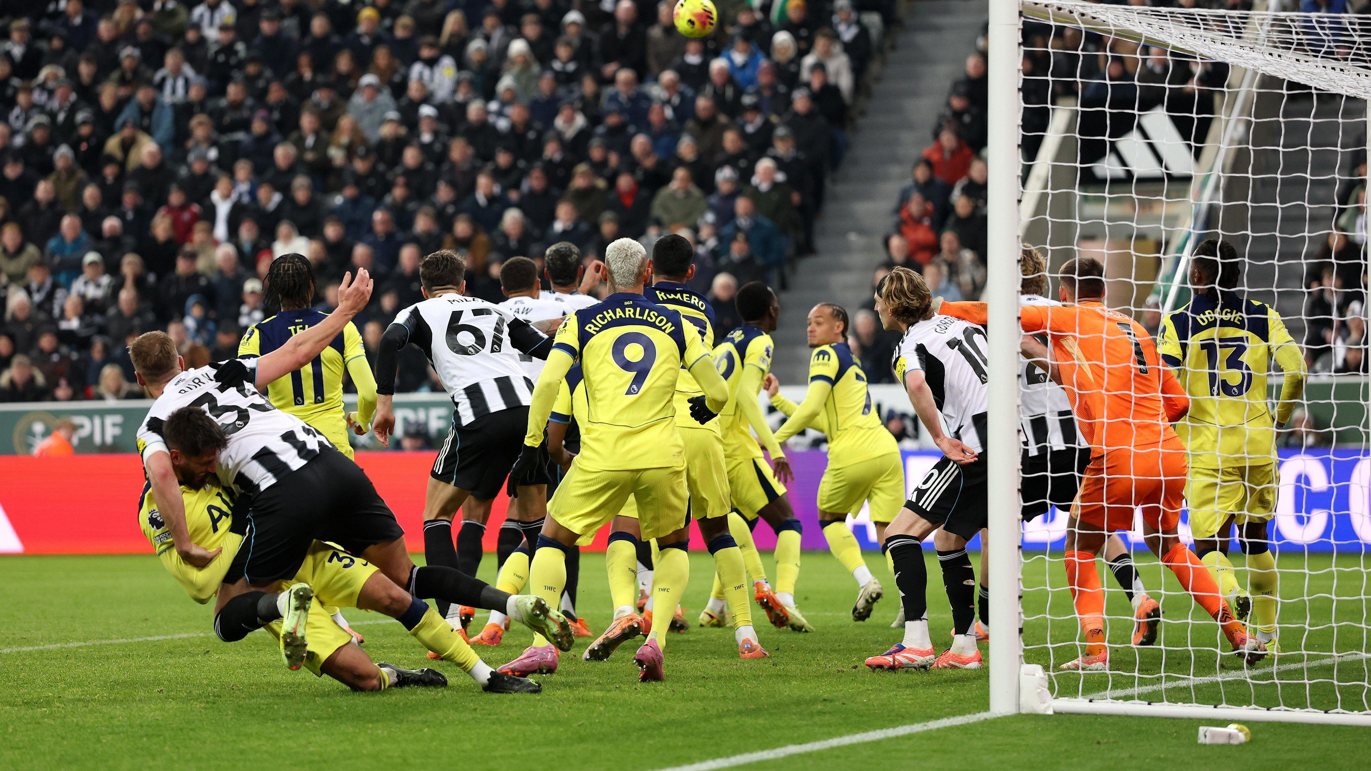 Newcastle penalty 'absolute VAR mistake' - Frank