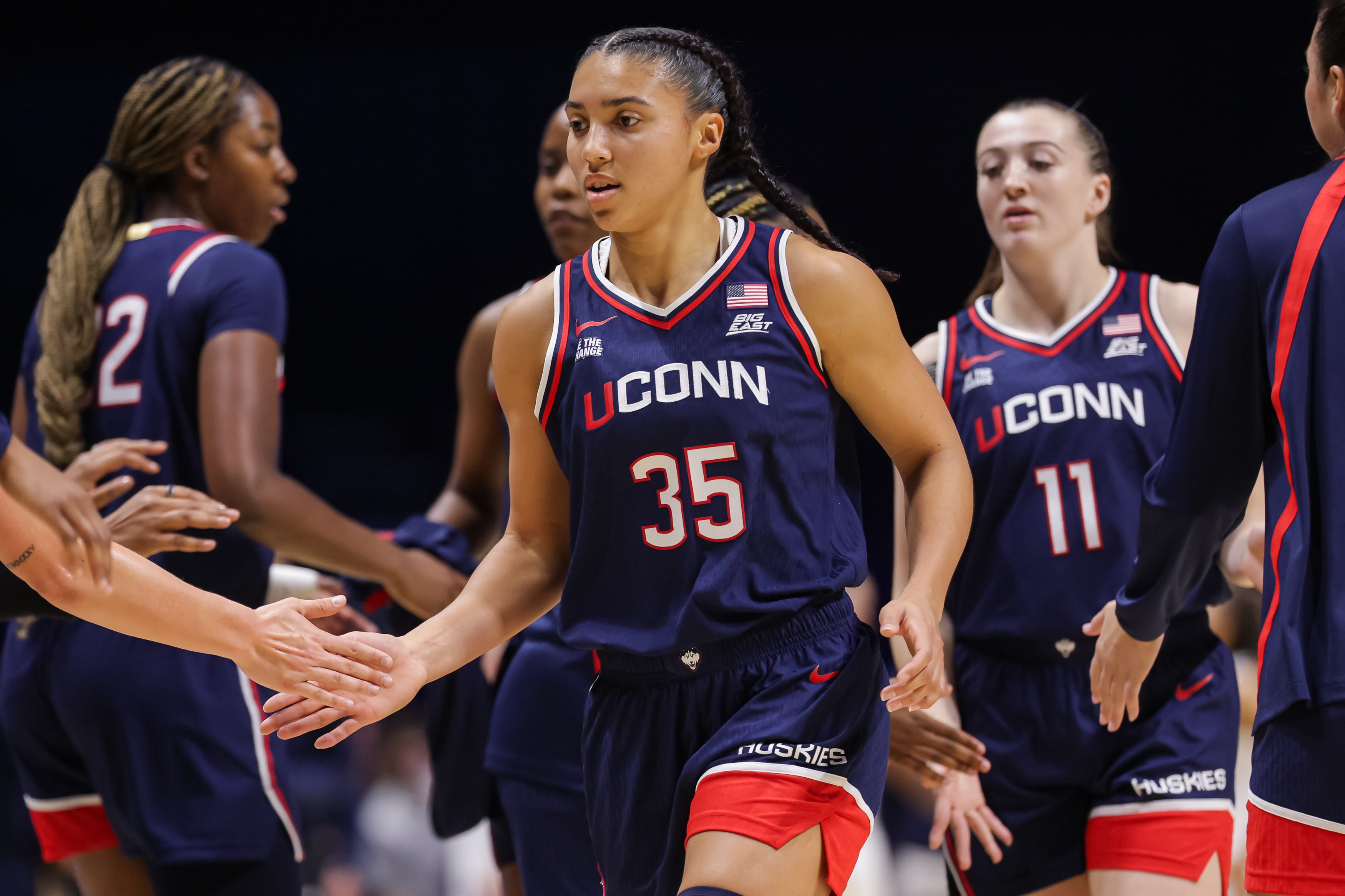Sarah Strong leads UConn to blowout win over Marquette