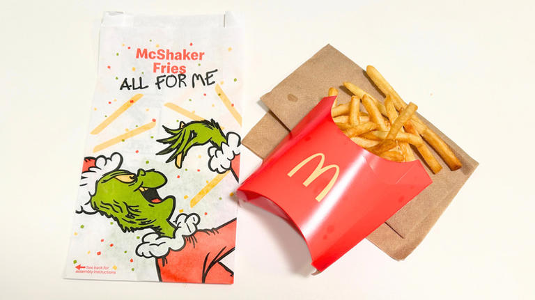 Review: McDonald's Dill Pickle Grinch Salt McShaker Fries Are ...