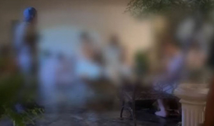 A same-intimacy intimacy business in the middle of the city was caught ...