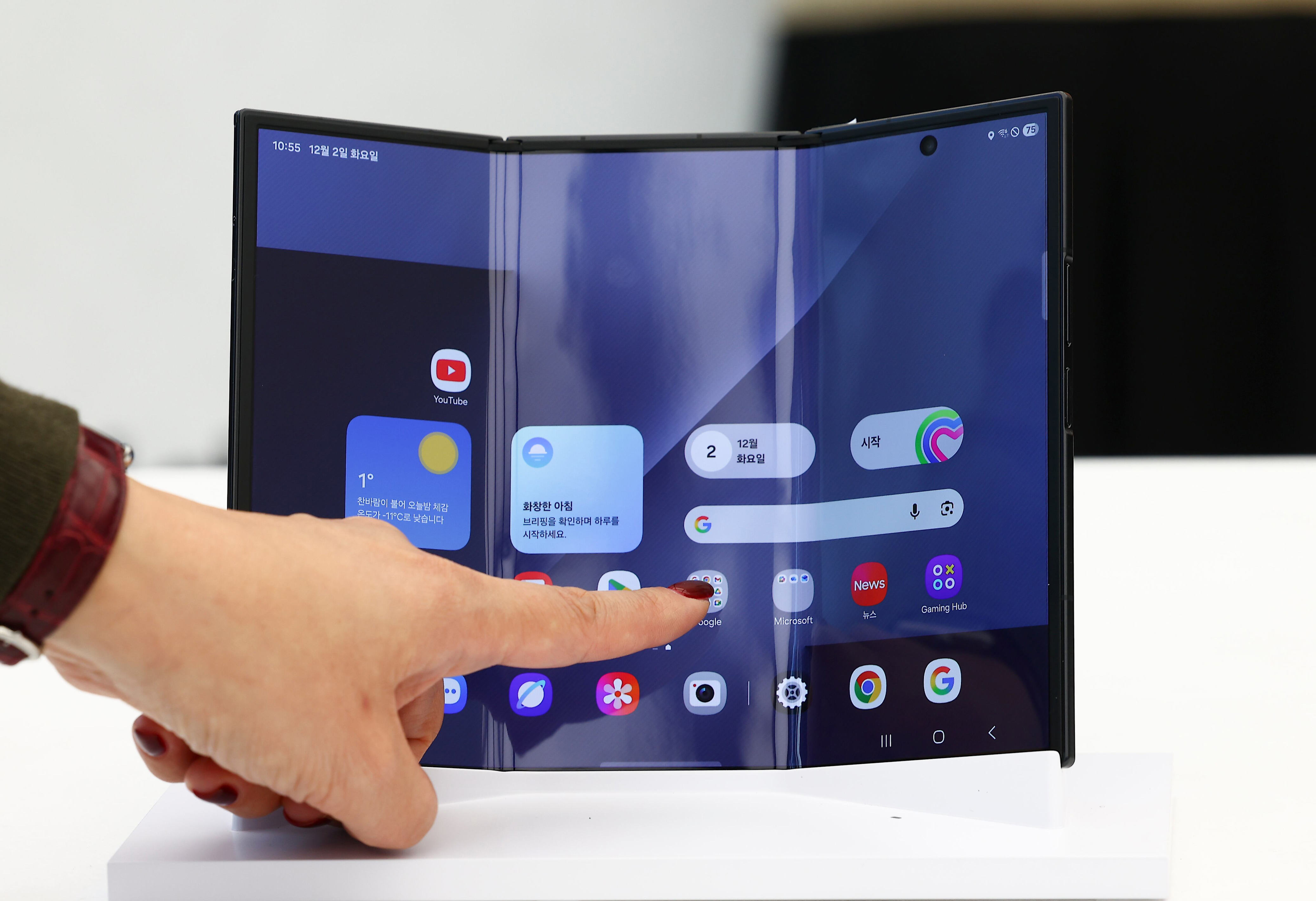 Samsung's Semiconductor Gains Offset by Smartphone Costs