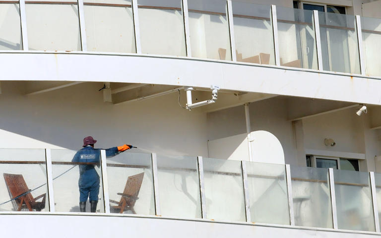 This highly contagious "winter vomiting disease" is surging across the ...