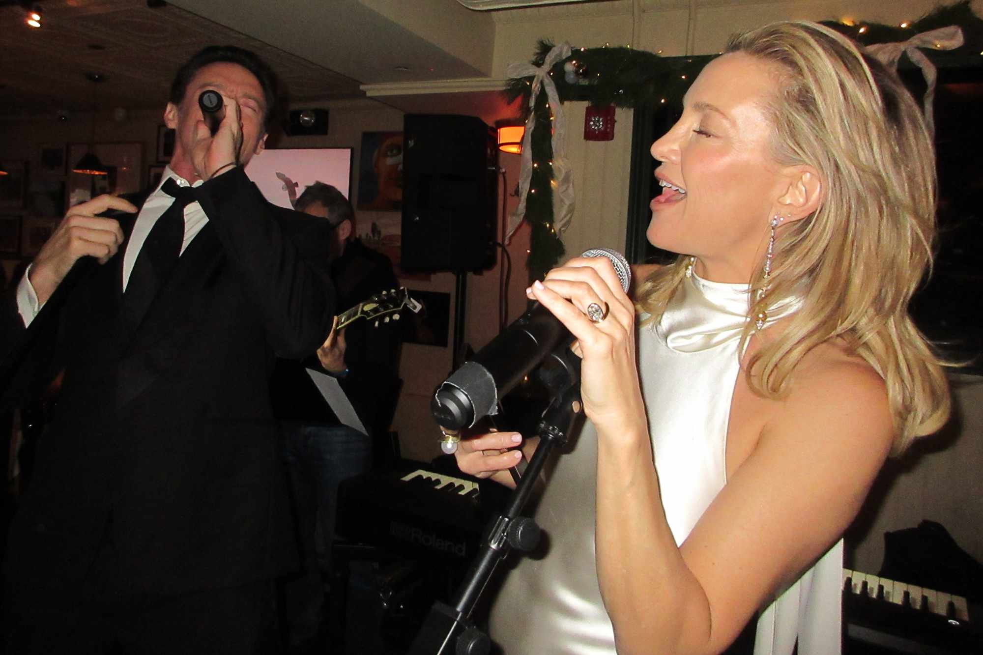 Hugh Jackman and Kate Hudson Surprise Fans at N.Y.C. Bar to Sing Neil ...