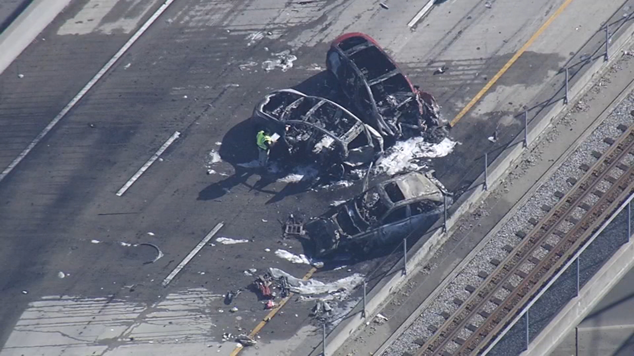 2 killed, including child, in fiery San Jose 4-vehicle crash on Hwy 87: CHP