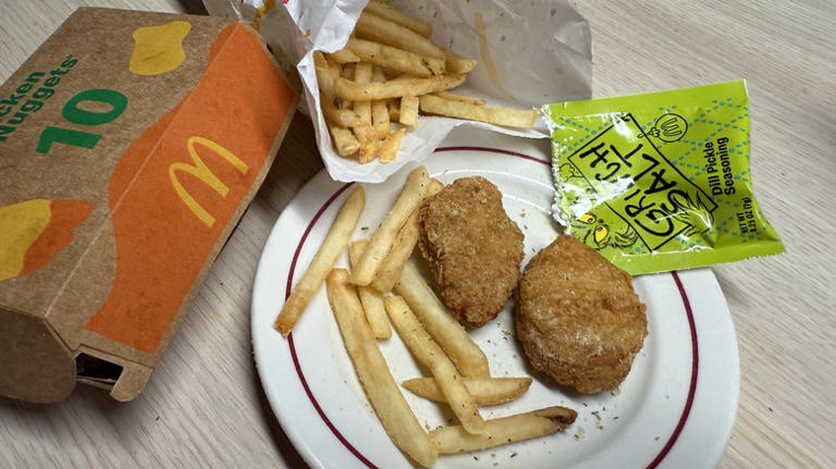 McDonald's Grinch Dill Pickle McShaker Fries Review: A Holiday Treat ...